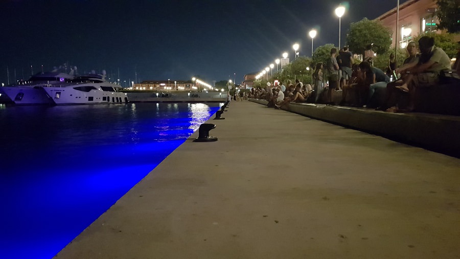 Φλοίσβος: Νυχτερινή βόλτα στη Μαρίνα και στο Cine Floisvos – Travelgirl