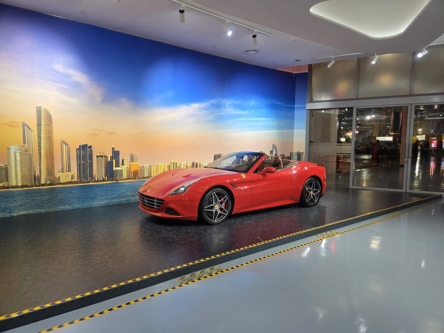Επισκεφθήκαμε το Ferrari World στο Άμπου Ντάμπι και σας μεταφέρουμε τις ...